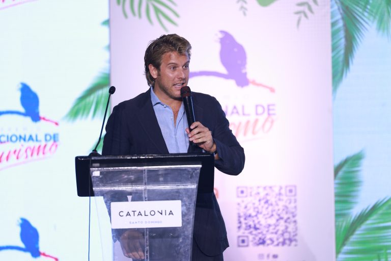 LEONARDO WEHE ES RECONOCIDO COMO EMPRESARIO DEL AÑO EN EL PREMIO ...